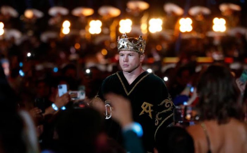 VIDEO: Así fue la espectacular entrada del Canelo Álvarez