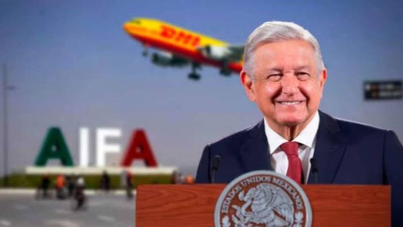 AMLO recibe en el AIFA el primer vuelo de carga de DHL